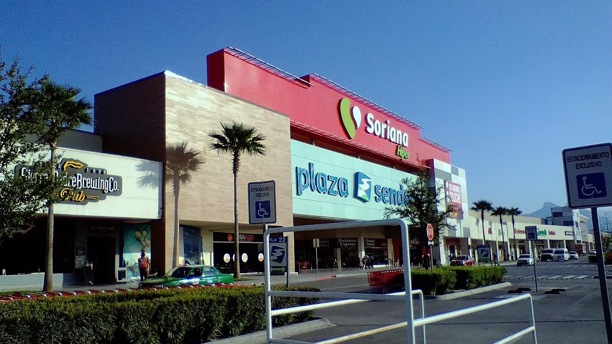 Plaza Sendero la Fe en Apodaca, Nuevo León
