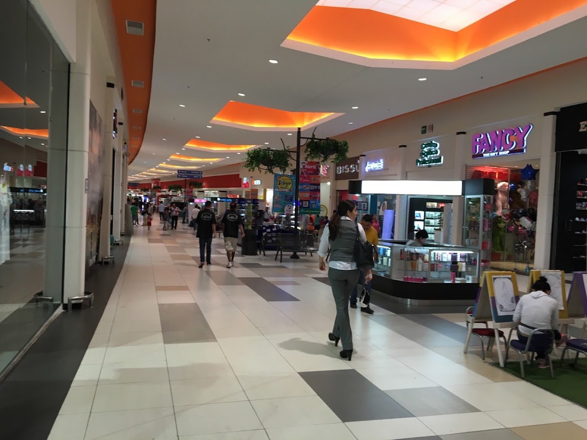 Plaza Sendero la Fe en Apodaca, Nuevo León