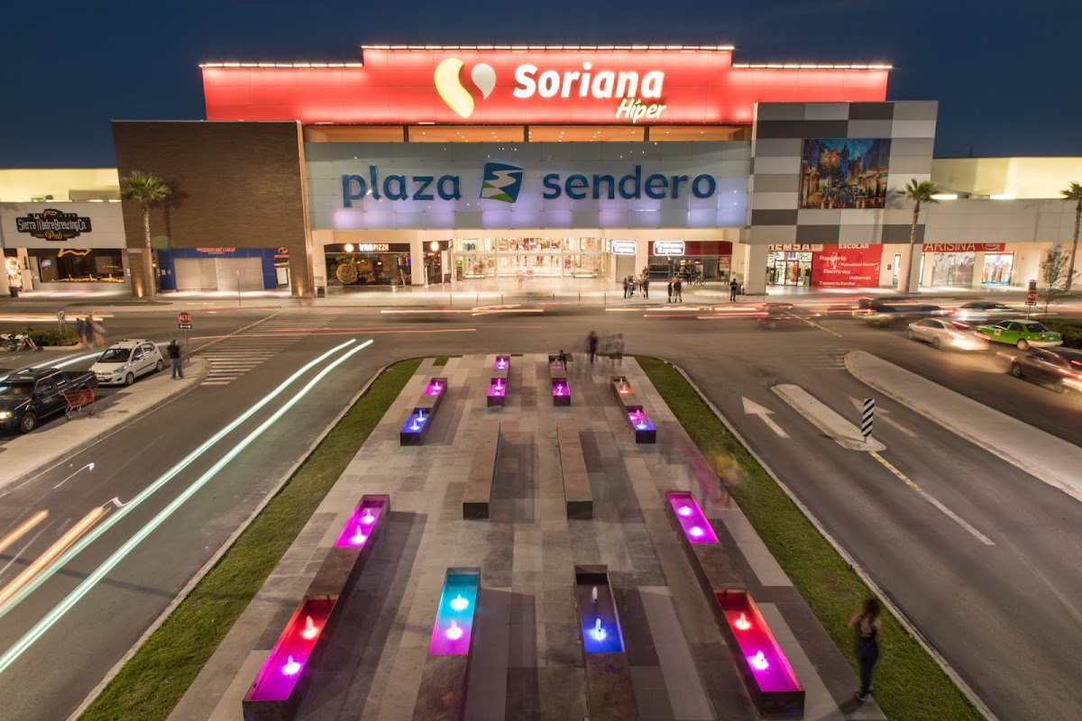 Plaza Sendero la Fe en Apodaca, Nuevo León