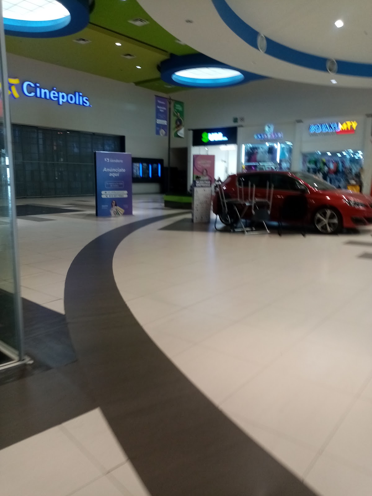 Plaza Sendero la Fe en Apodaca, Nuevo León