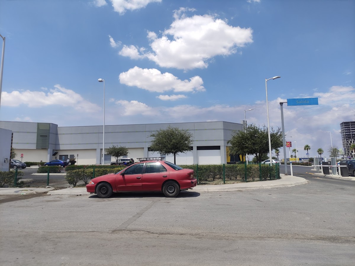 Plaza Sendero la Fe en Apodaca, Nuevo León
